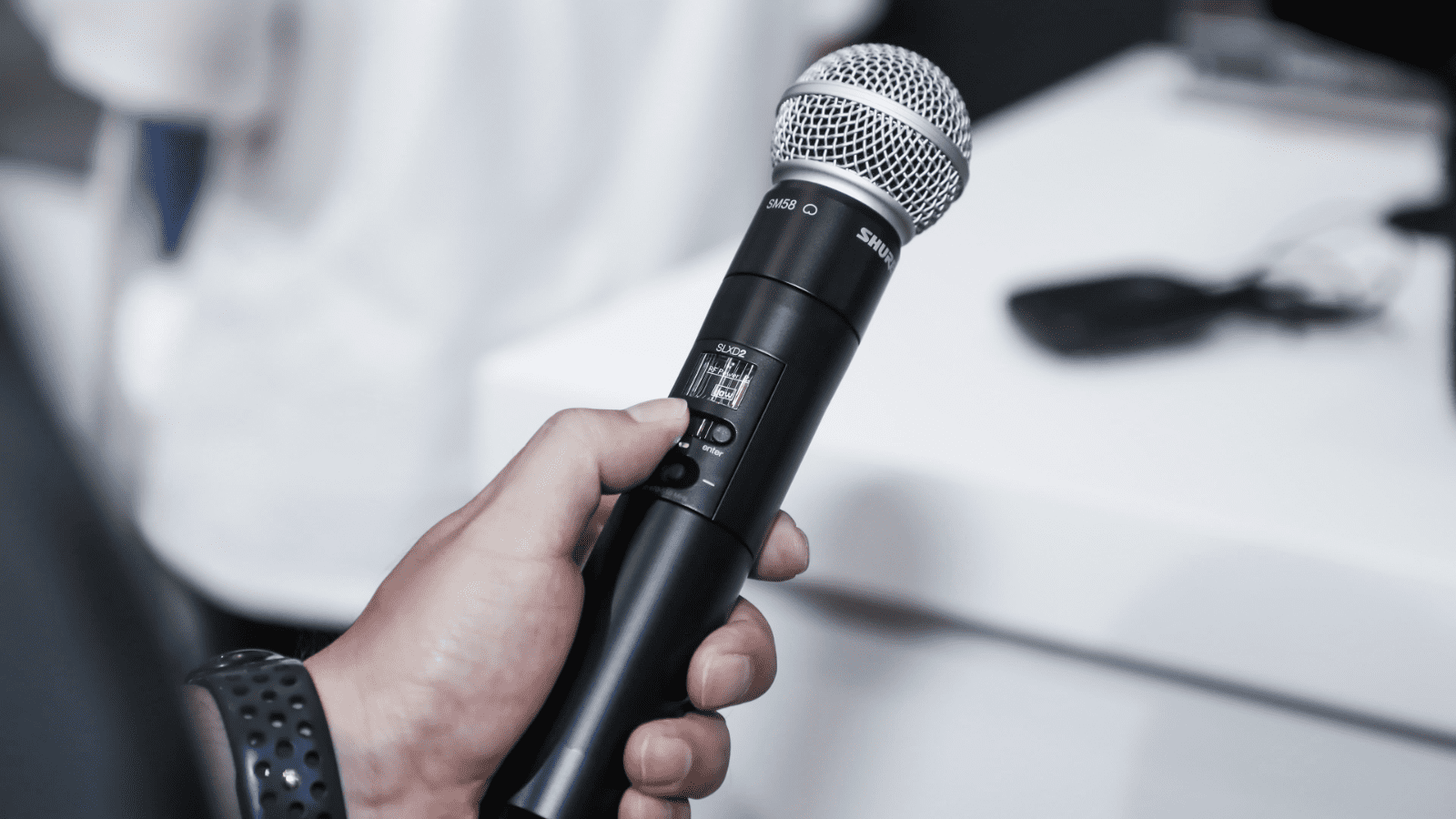 Global Wireless Microphone Market Size Expected to Reach USD 2.56 ...