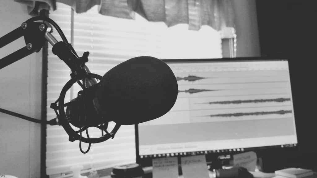 How To Connect An External Microphone To Your Smartphone Shout4music