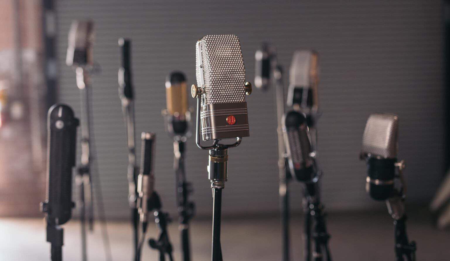 The History and Evolution of Ribbon Microphones - Shout4Music