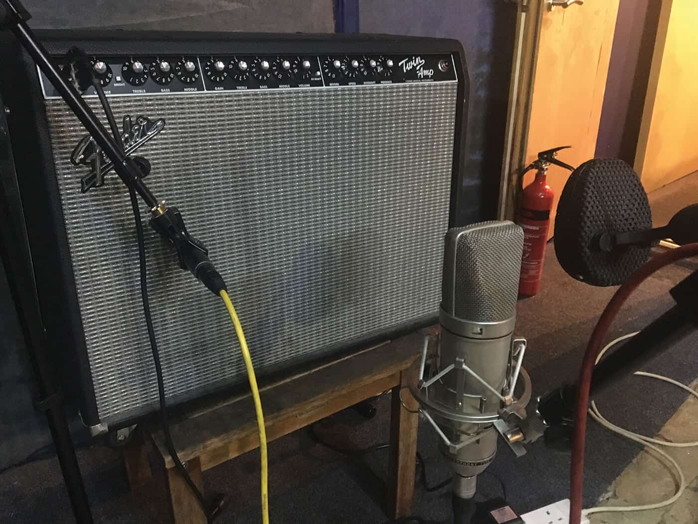5 Guitar Amp Mic Placement Techniques - Shout4Music