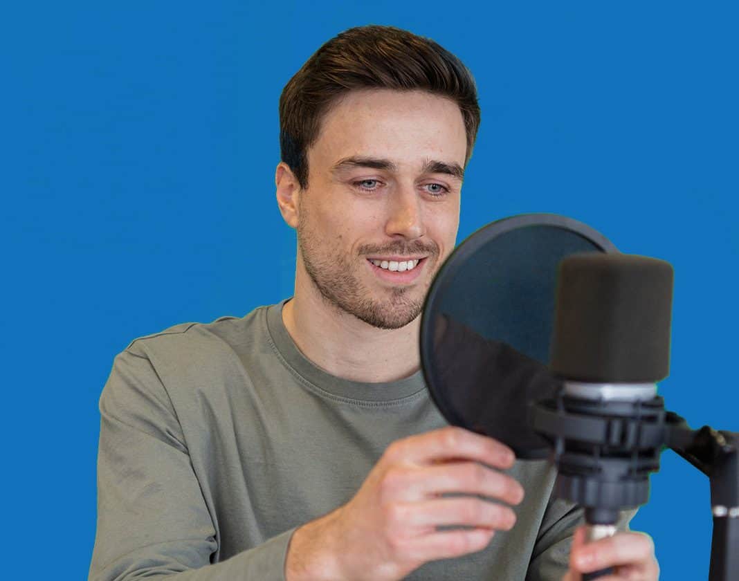 How to Set Up a Pop Filter for Podcasting - Shout4Music