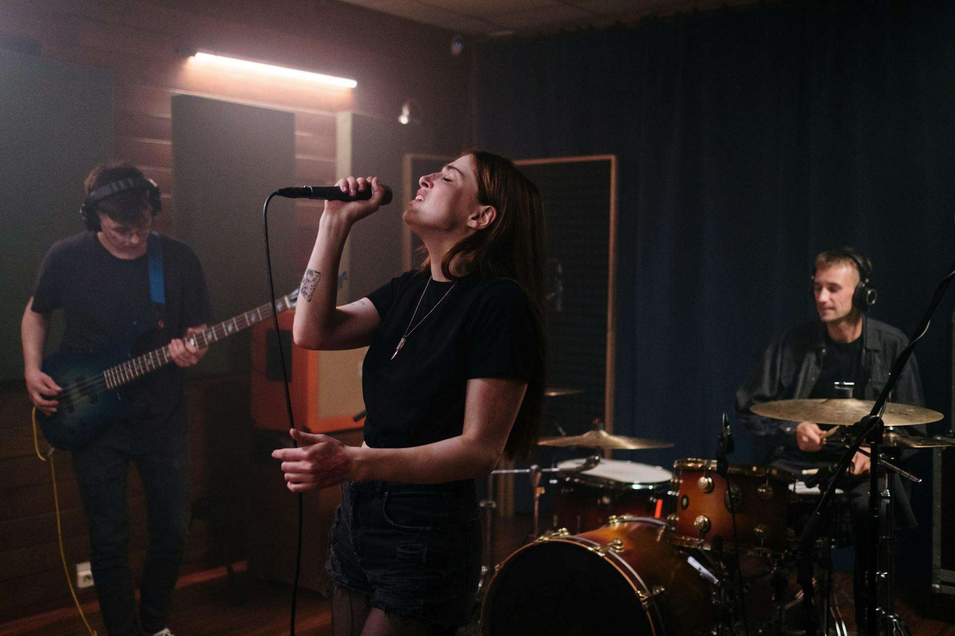 4 Safe Mic Techniques for High SPL Environments - Shout4Music