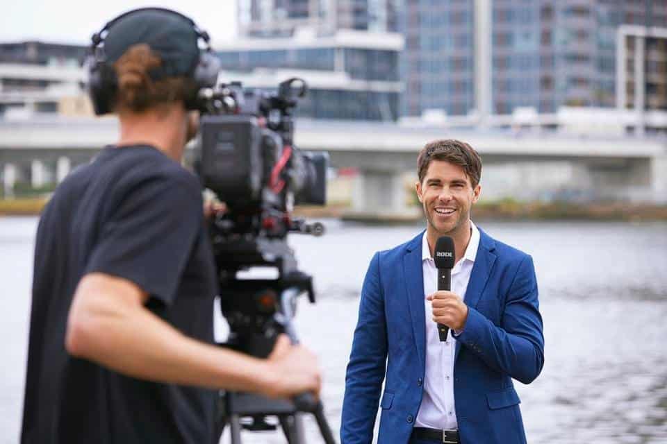 Legal Aspects and Frequency Regulations for Wireless Mics - Shout4Music