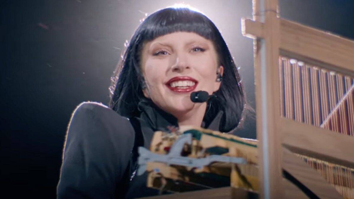 Technical Slip, Star Skill: Lady Gaga’s Microphone Glitch at Coachella ...