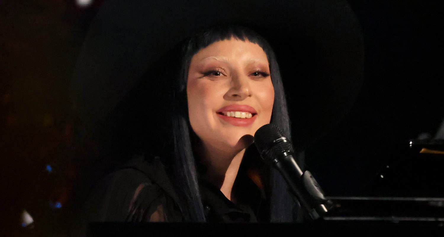 Technical Slip, Star Skill: Lady Gaga’s Microphone Glitch at Coachella ...