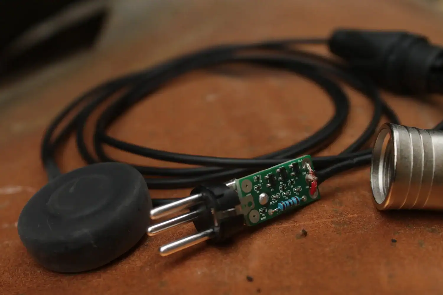 How to Build Your Own DIY Contact Microphone - Shout4Music