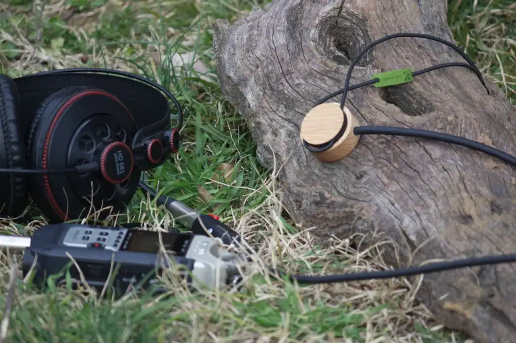 How to Integrate Contact Microphones in Sound Design - Shout4Music